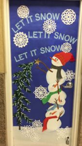 29 Adorable Winter Classroom Door Decorations to Celebrate the Season ...