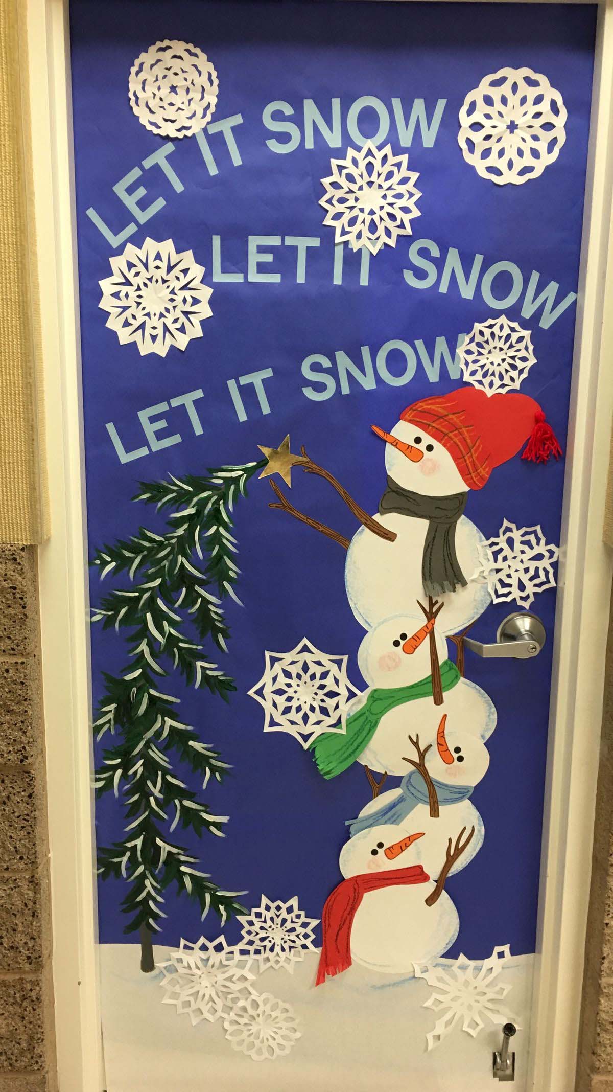 29 Adorable Winter Classroom Door Decorations to Celebrate the Season ...